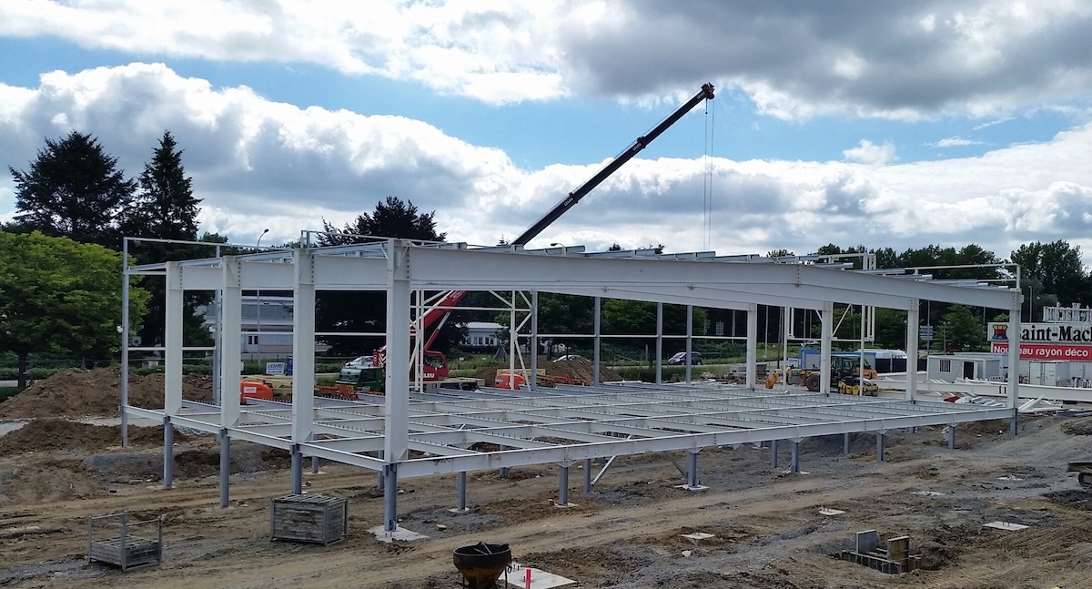 Ossature métallique pour construction à usage de commerces